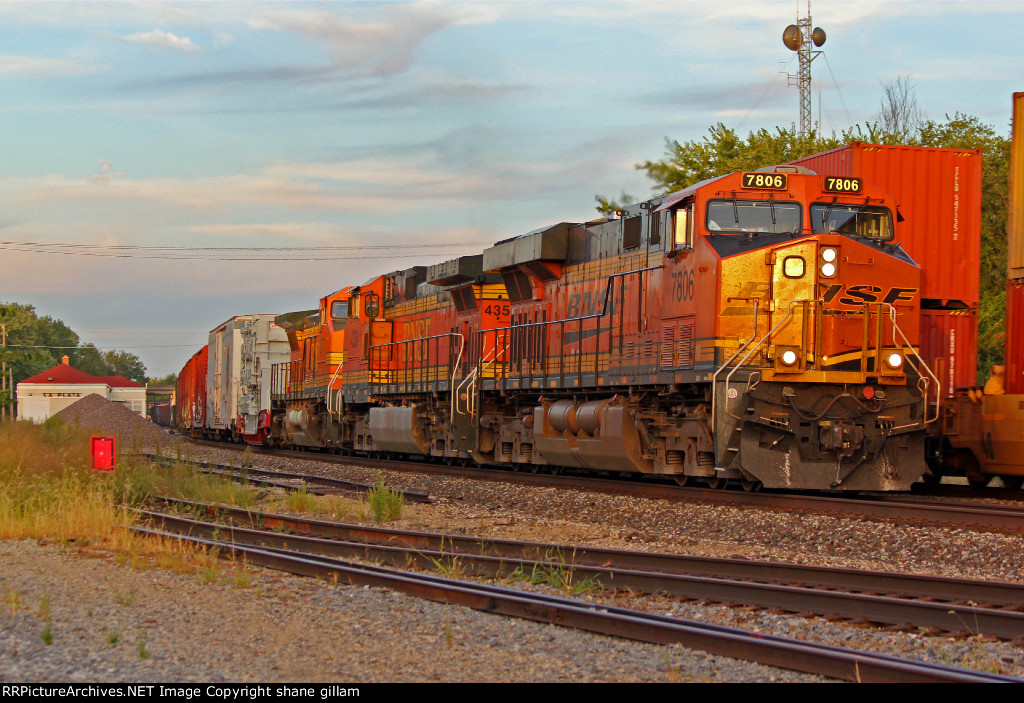 BNSF 7806 Leads a slow moving freight in the golden hour.